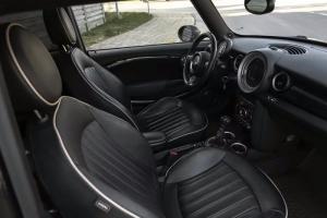 Black MINI cooper-s 2010 in Jelgava, with an engine capacity of 1.60 L and mileage of 198 thousand km for 7900 €, photo 12 on AUTOMOTO.COM.LV