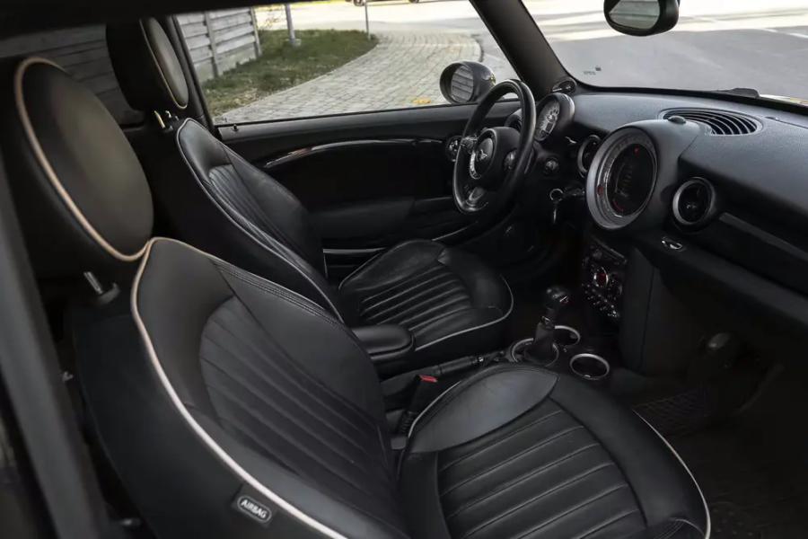 Black MINI cooper-s 2010 in Jelgava, with an engine capacity of 1.60 L and mileage of 198 thousand km for 7900 €, photo 12 on AUTOMOTO.COM.LV