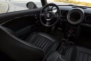 Black MINI cooper-s 2010 in Jelgava, with an engine capacity of 1.60 L and mileage of 198 thousand km for 7900 €, photo 14 on AUTOMOTO.COM.LV