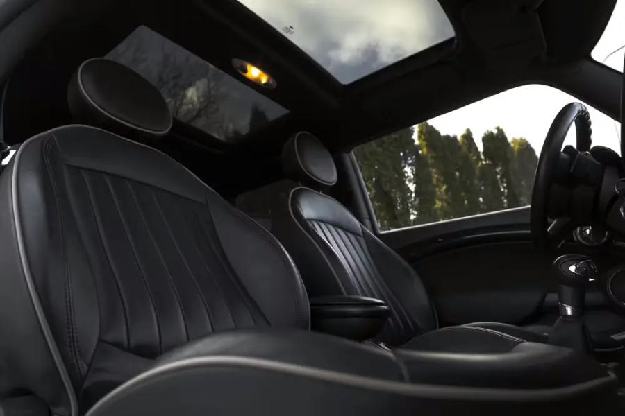 Black MINI cooper-s 2010 in Jelgava, with an engine capacity of 1.60 L and mileage of 198 thousand km for 7900 €, photo 16 on AUTOMOTO.COM.LV