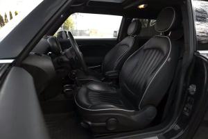 Black MINI cooper-s 2010 in Jelgava, with an engine capacity of 1.60 L and mileage of 198 thousand km for 7900 €, photo 18 on AUTOMOTO.COM.LV