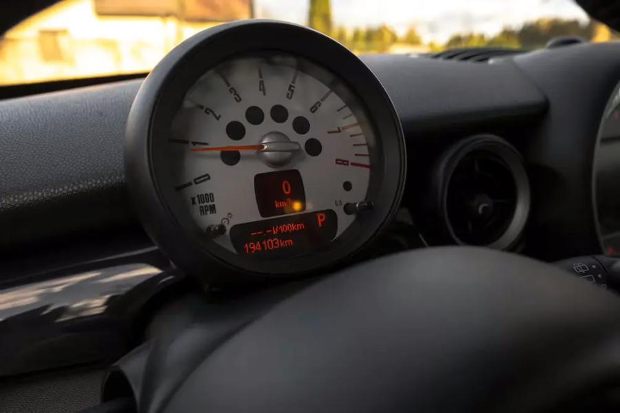 Black MINI cooper-s 2010 in Jelgava, with an engine capacity of 1.60 L and mileage of 198 thousand km for 7900 €, photo 19 on AUTOMOTO.COM.LV