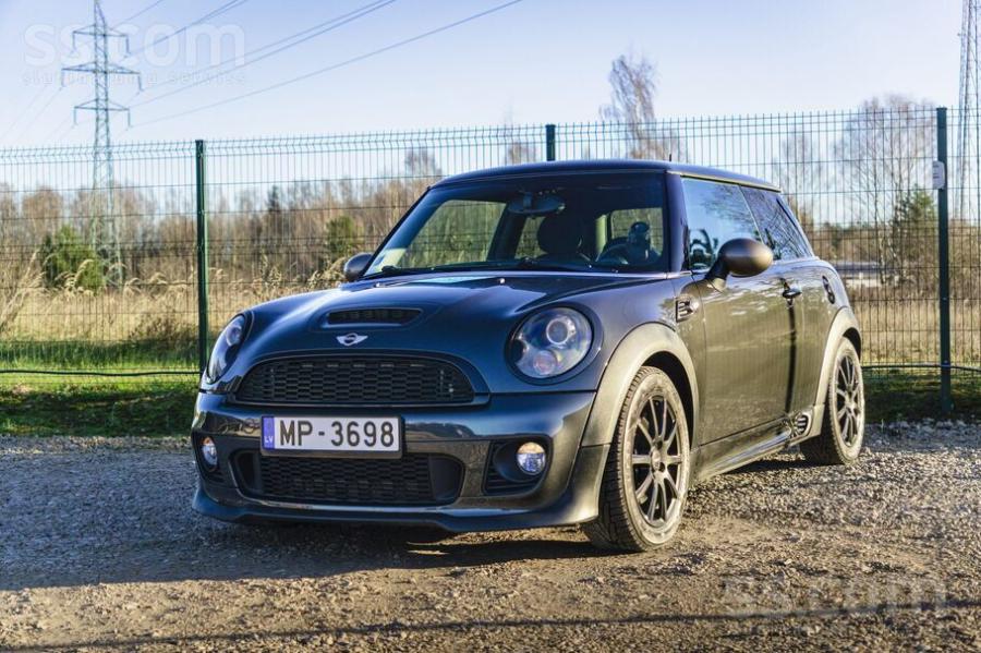 Black MINI cooper-s 2011 in Riga, with an engine capacity of 1.60 L and mileage of 236 thousand km for 7990 €, photo 1 on AUTOMOTO.COM.LV
