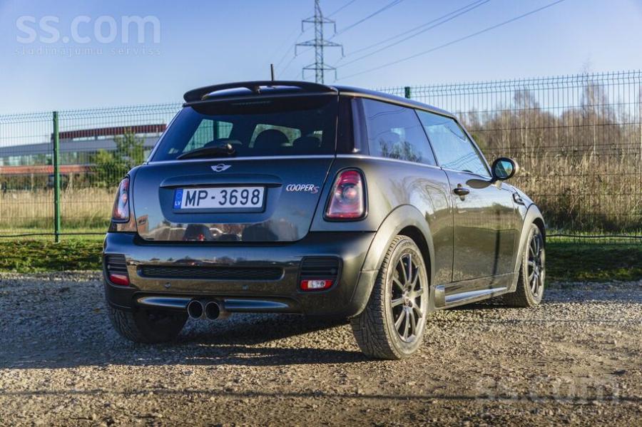 Black MINI cooper-s 2011 in Riga, with an engine capacity of 1.60 L and mileage of 236 thousand km for 7990 €, photo 8 on AUTOMOTO.COM.LV