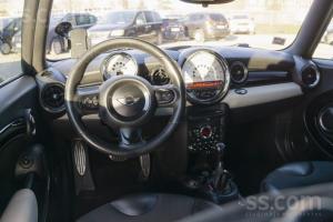 Black MINI cooper-s 2011 in Riga, with an engine capacity of 1.60 L and mileage of 236 thousand km for 7990 €, photo 9 on AUTOMOTO.COM.LV