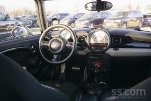 Black MINI cooper-s 2011 in Riga, with an engine capacity of 1.60 L and mileage of 236 thousand km for 7990 €, photo 15 on AUTOMOTO.COM.LV