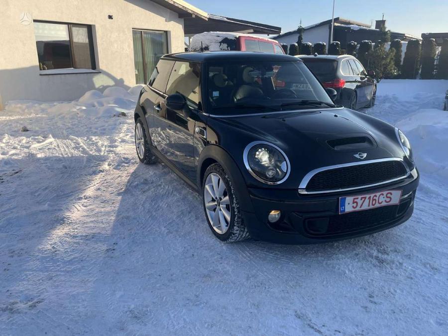 Black MINI cooper-s 2012 in Silute, with an engine capacity of 1.60 L and mileage of 160 thousand km for 5000 €, photo 1 on AUTOMOTO.COM.LV