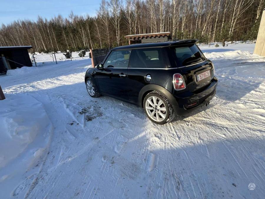 Black MINI cooper-s 2012 in Silute, with an engine capacity of 1.60 L and mileage of 160 thousand km for 5000 €, photo 3 on AUTOMOTO.COM.LV
