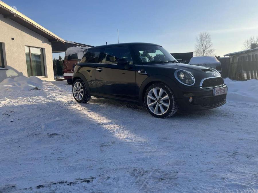 Black MINI cooper-s 2012 in Silute, with an engine capacity of 1.60 L and mileage of 160 thousand km for 5000 €, photo 9 on AUTOMOTO.COM.LV