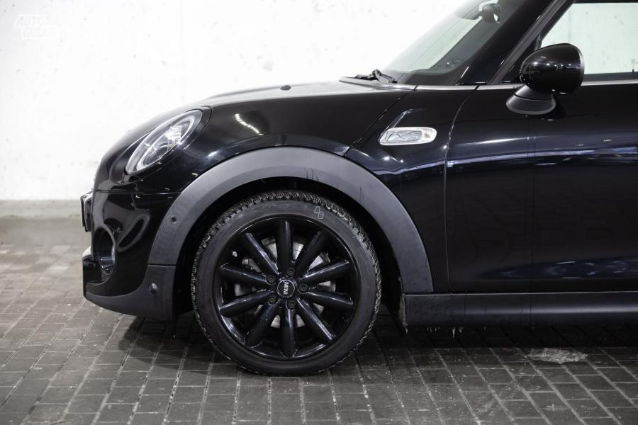 Black MINI cooper-s 2018 in Vilnius, with an engine capacity of 2.00 L and mileage of 84 thousand km for 19441 €, photo 5 on AUTOMOTO.COM.LV