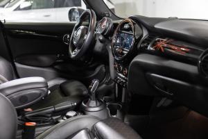 Black MINI cooper-s 2018 in Vilnius, with an engine capacity of 2.00 L and mileage of 84 thousand km for 19441 €, photo 13 on AUTOMOTO.COM.LV
