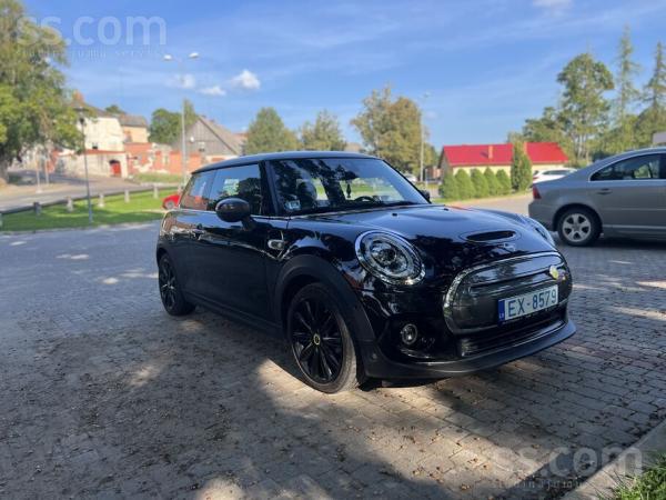 Black MINI cooper-s 2020 in Cesis, with an engine capacity of 1.60 L and mileage of 85 thousand km for 15200 €, photo 3 on AUTOMOTO.COM.LV