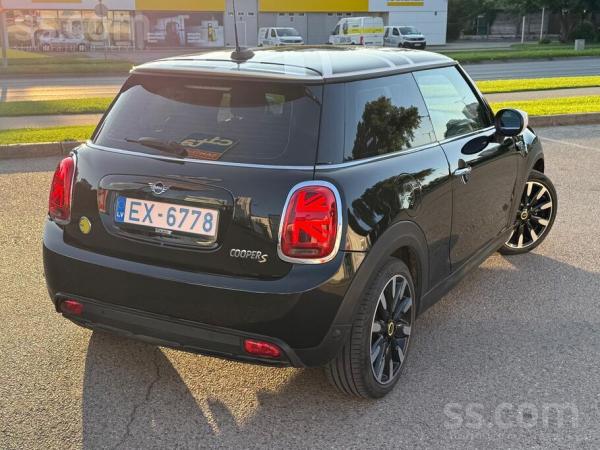 Black MINI cooper-s 2021 in Riga, with an engine capacity of 1.60 L and mileage of 53 thousand km for 16000 €, photo 5 on AUTOMOTO.COM.LV