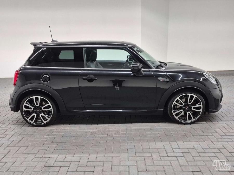 Black MINI cooper-s 2023 in Kaunas, with an engine capacity of 2.00 L and mileage of 37 thousand km for 31134 €, photo 6 on AUTOMOTO.COM.LV
