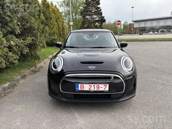 Black MINI cooper-s 2023 in Riga, with an engine capacity of 0.00 L and mileage of 33 thousand km for 21000 €, photo 3 on AUTOMOTO.COM.LV