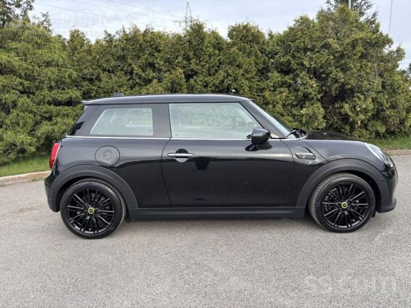 Black MINI cooper-s 2023 in Riga, with an engine capacity of 0.00 L and mileage of 33 thousand km for 21000 €, photo 5 on AUTOMOTO.COM.LV