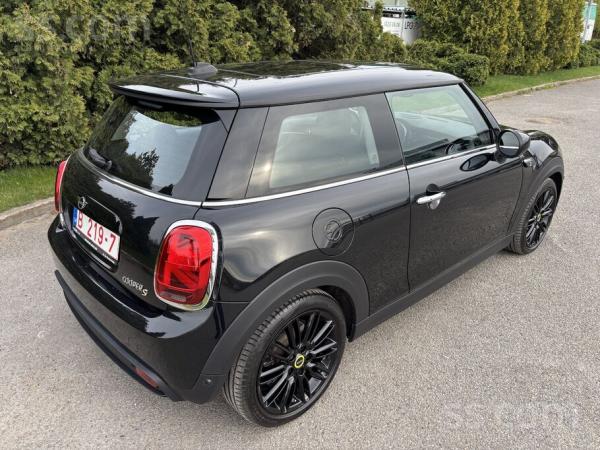 Black MINI cooper-s 2023 in Riga, with an engine capacity of 0.00 L and mileage of 33 thousand km for 21000 €, photo 6 on AUTOMOTO.COM.LV