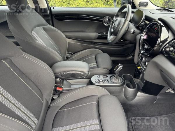 Black MINI cooper-s 2023 in Riga, with an engine capacity of 0.00 L and mileage of 33 thousand km for 21000 €, photo 9 on AUTOMOTO.COM.LV