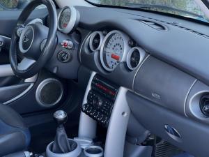 Blue MINI cooper-s 2004 in Riga, with an engine capacity of 1.60 L and mileage of 138 thousand km for 3300 €, photo 10 on AUTOMOTO.COM.LV