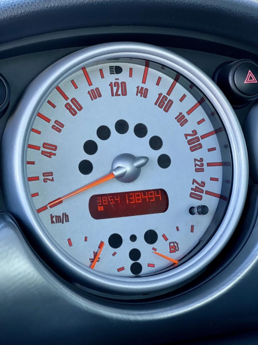 Blue MINI cooper-s 2004 in Riga, with an engine capacity of 1.60 L and mileage of 138 thousand km for 3300 €, photo 18 on AUTOMOTO.COM.LV