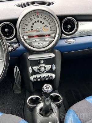 Blue MINI cooper-s 2007 in Riga, with an engine capacity of 1.60 L and mileage of 156 thousand km for 3750 €, photo 20 on AUTOMOTO.COM.LV