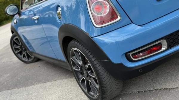 Blue MINI cooper-s 2013 in Riga, with an engine capacity of 1.60 L and mileage of 250 thousand km for 5950 €, photo 2 on AUTOMOTO.COM.LV