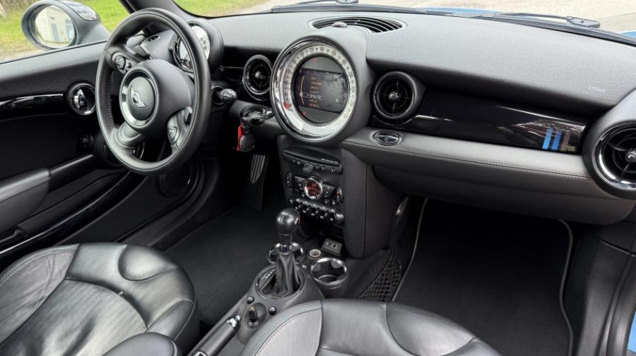 Blue MINI cooper-s 2013 in Riga, with an engine capacity of 1.60 L and mileage of 250 thousand km for 5950 €, photo 5 on AUTOMOTO.COM.LV