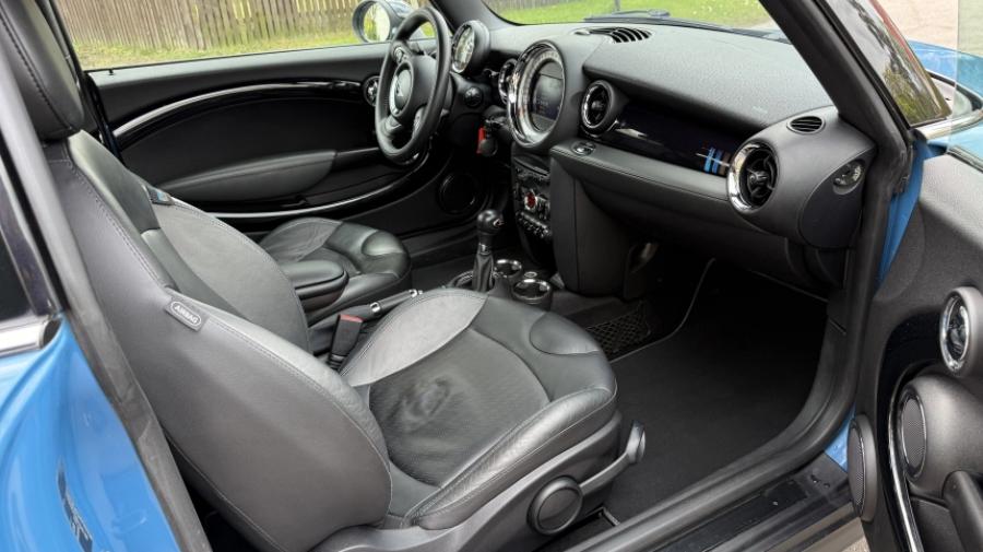 Blue MINI cooper-s 2013 in Riga, with an engine capacity of 1.60 L and mileage of 250 thousand km for 5950 €, photo 9 on AUTOMOTO.COM.LV
