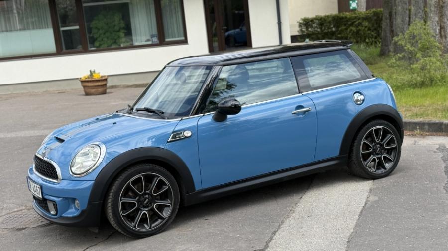 Blue MINI cooper-s 2013 in Riga, with an engine capacity of 1.60 L and mileage of 250 thousand km for 5950 €, photo 10 on AUTOMOTO.COM.LV