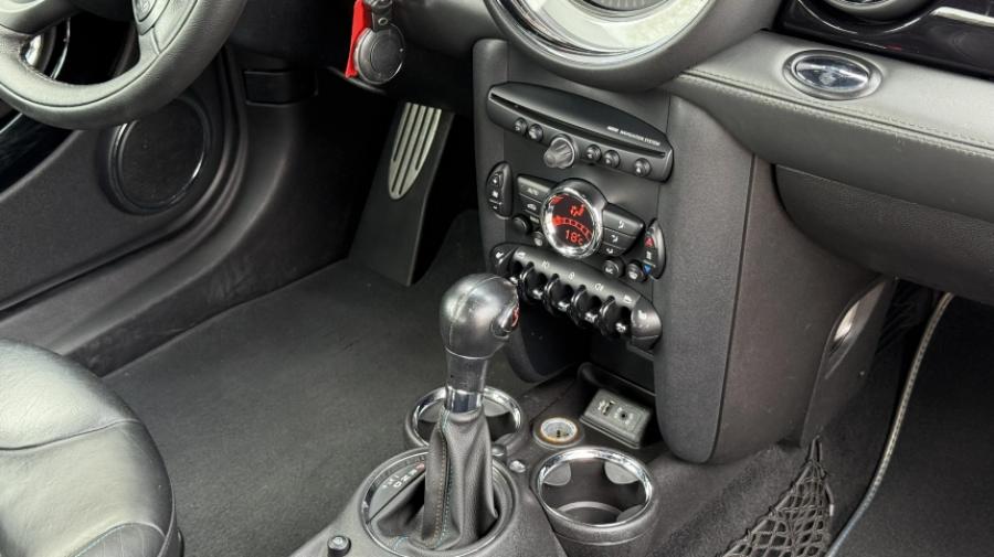 Blue MINI cooper-s 2013 in Riga, with an engine capacity of 1.60 L and mileage of 250 thousand km for 5950 €, photo 11 on AUTOMOTO.COM.LV