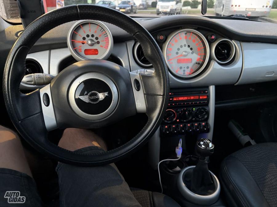 Blue MINI cooper-s 2004 in Jonava, with an engine capacity of 1.60 L and mileage of 300 thousand km for 1000 €, photo 16 on AUTOMOTO.COM.LV