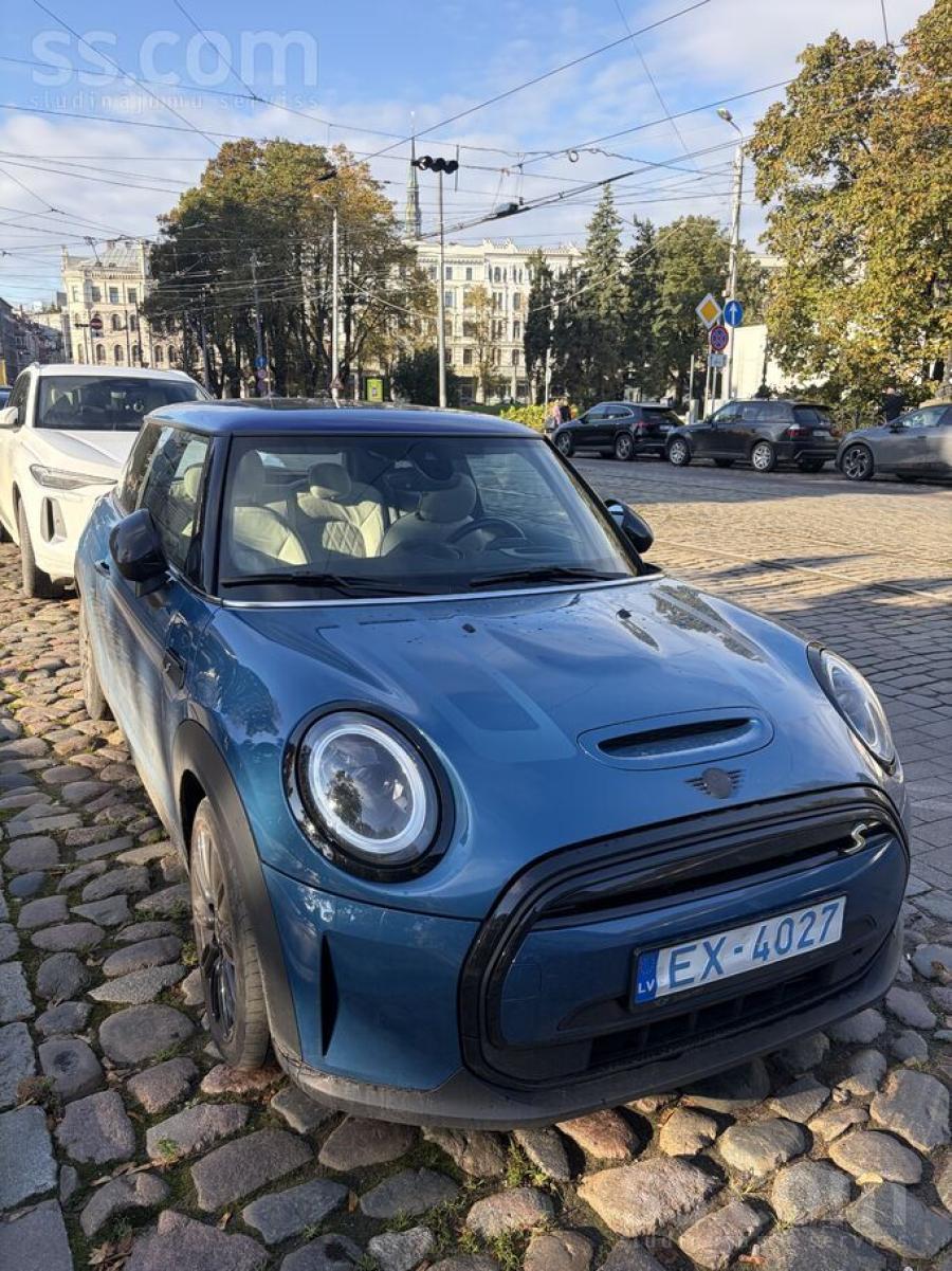 Blue MINI cooper-s 2022 in Riga, with an engine capacity of 1.70 L and mileage of 52 thousand km for 18900 €, photo 1 on AUTOMOTO.COM.LV