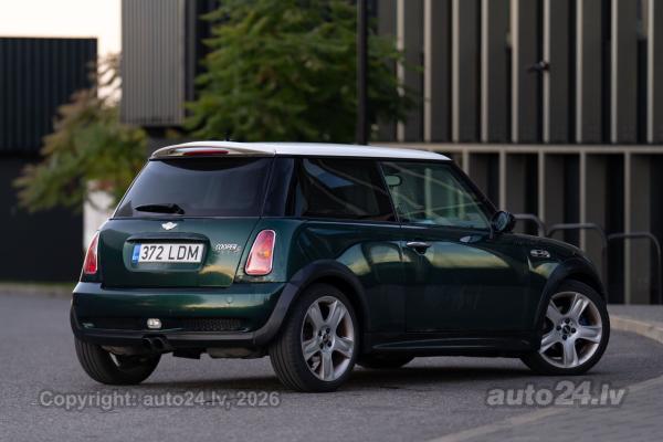 MINI cooper-s 2004 in Narva on AUTOMOTO.COM.LV Green MINI cooper-s 2004 in Narva, with an engine capacity of 1.60 L and mileage of 222 thousand km for 2000 €, photo 3 on AUTOMOTO.COM.LV