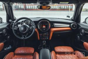 Green MINI cooper-s 2018 in Riga, with an engine capacity of 2.00 L and mileage of 140 thousand km for 16900 €, photo 9 on AUTOMOTO.COM.LV