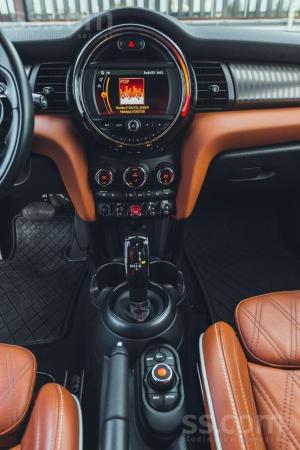 Green MINI cooper-s 2018 in Riga, with an engine capacity of 2.00 L and mileage of 140 thousand km for 16900 €, photo 10 on AUTOMOTO.COM.LV
