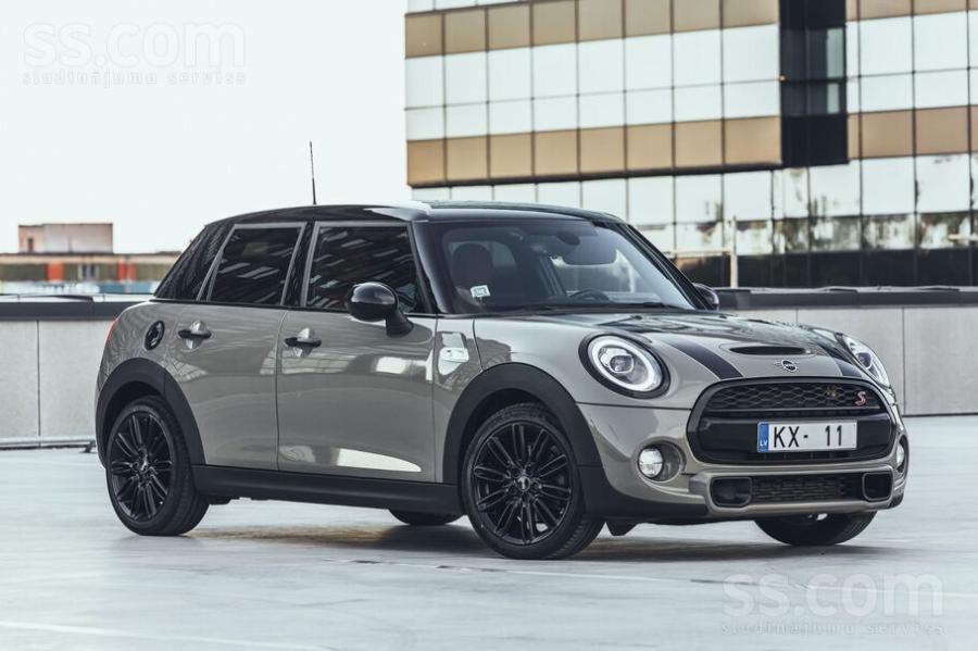 Green MINI cooper-s 2018 in Riga, with an engine capacity of 2.00 L and mileage of 140 thousand km for 16900 €, photo 15 on AUTOMOTO.COM.LV