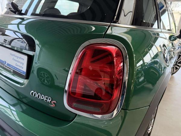 Green MINI cooper-s 2022 in Kaunas, with an engine capacity of 2.00 L and mileage of 50 thousand km for 26904 €, photo 8 on AUTOMOTO.COM.LV