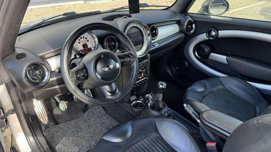 Grey MINI cooper-s 2013 in Vilnius, with an engine capacity of 1.60 L and mileage of 160 thousand km for 5990 €, photo 15 on AUTOMOTO.COM.LV