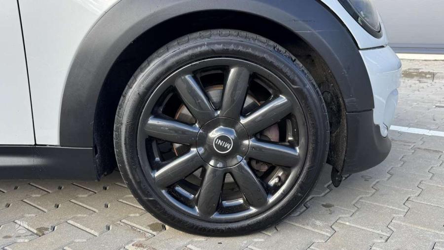 Grey MINI cooper-s 2013 in Vilnius, with an engine capacity of 1.60 L and mileage of 160 thousand km for 5990 €, photo 29 on AUTOMOTO.COM.LV