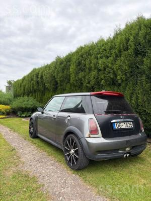 Grey MINI cooper-s 2002 in Balvi, with an engine capacity of 1.60 L and mileage of 242 thousand km for 2800 €, photo  on AUTOMOTO.COM.LV