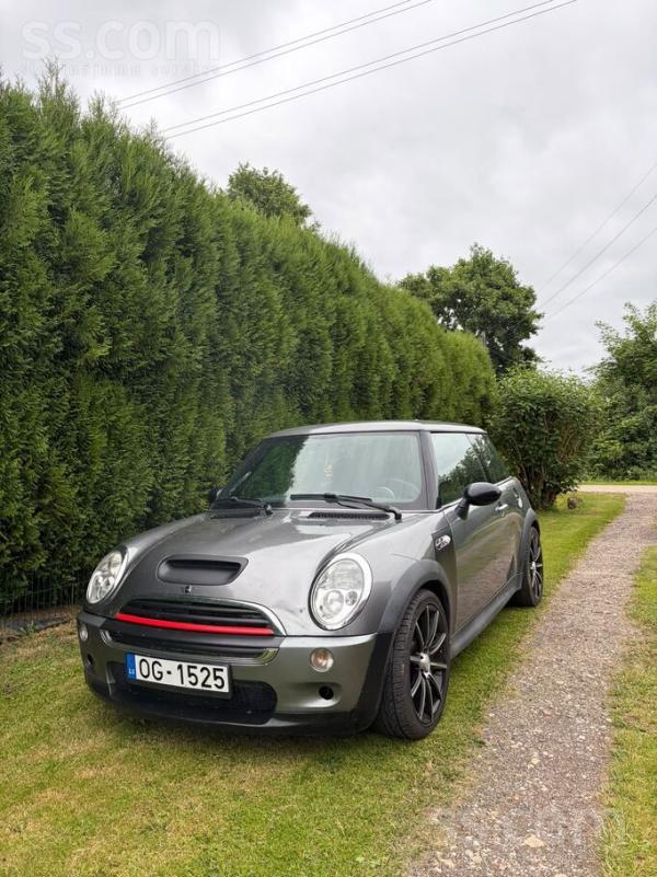 Grey MINI cooper-s 2002 in Balvi, with an engine capacity of 1.60 L and mileage of 242 thousand km for 2800 €, photo 2 on AUTOMOTO.COM.LV