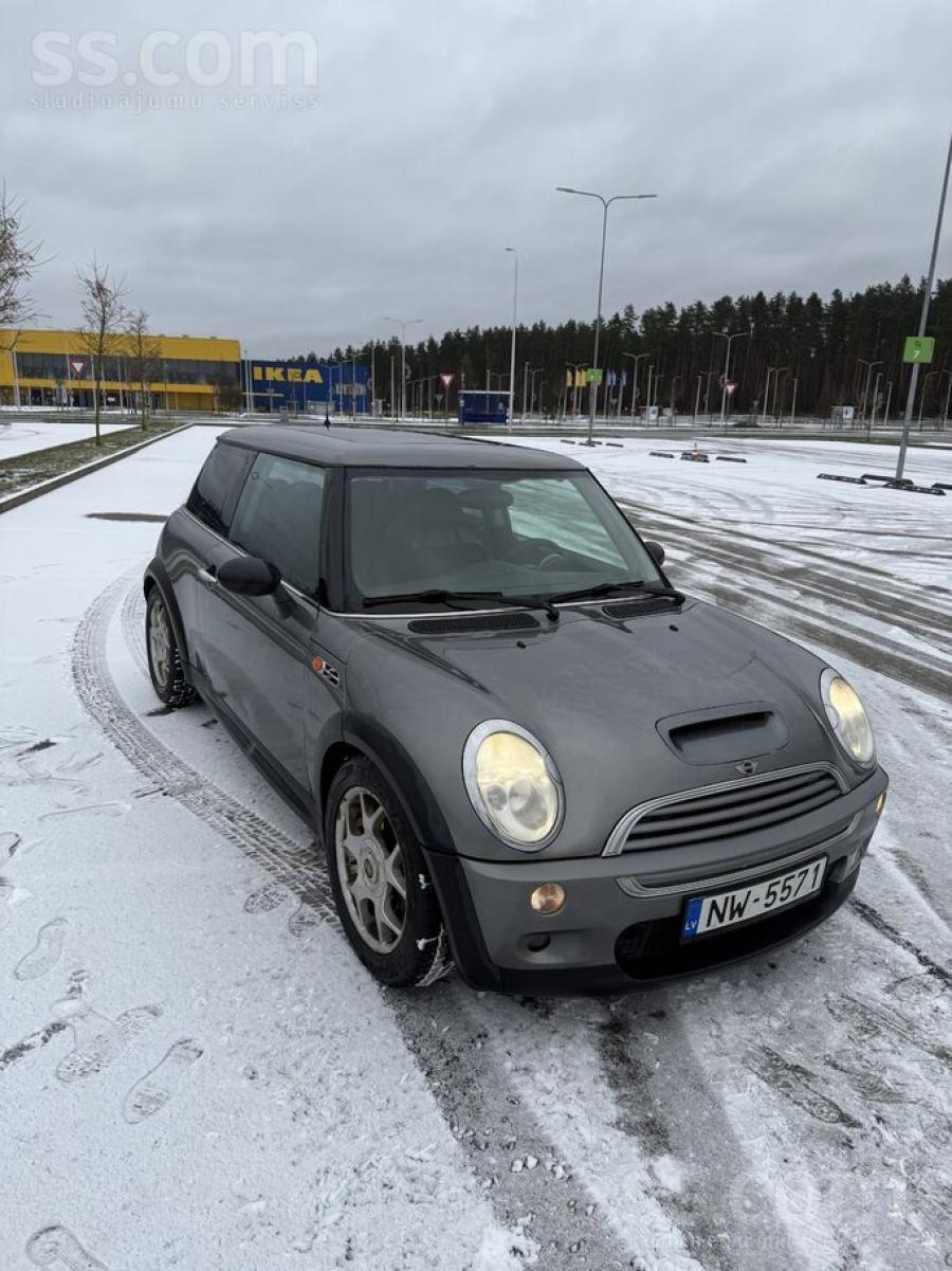 Grey MINI cooper-s 2003 in Riga, with an engine capacity of 1.60 L and mileage of 326 thousand km for 2490 €, photo 1 on AUTOMOTO.COM.LV
