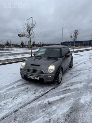 Grey MINI cooper-s 2003 in Riga, with an engine capacity of 1.60 L and mileage of 326 thousand km for 2490 €, photo 2 on AUTOMOTO.COM.LV