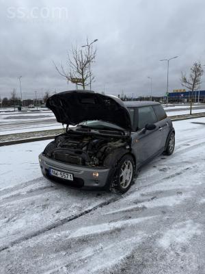 Grey MINI cooper-s 2003 in Riga, with an engine capacity of 1.60 L and mileage of 326 thousand km for 2490 €, photo 3 on AUTOMOTO.COM.LV