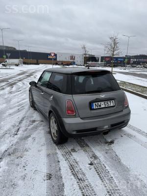 Grey MINI cooper-s 2003 in Riga, with an engine capacity of 1.60 L and mileage of 326 thousand km for 2490 €, photo 8 on AUTOMOTO.COM.LV