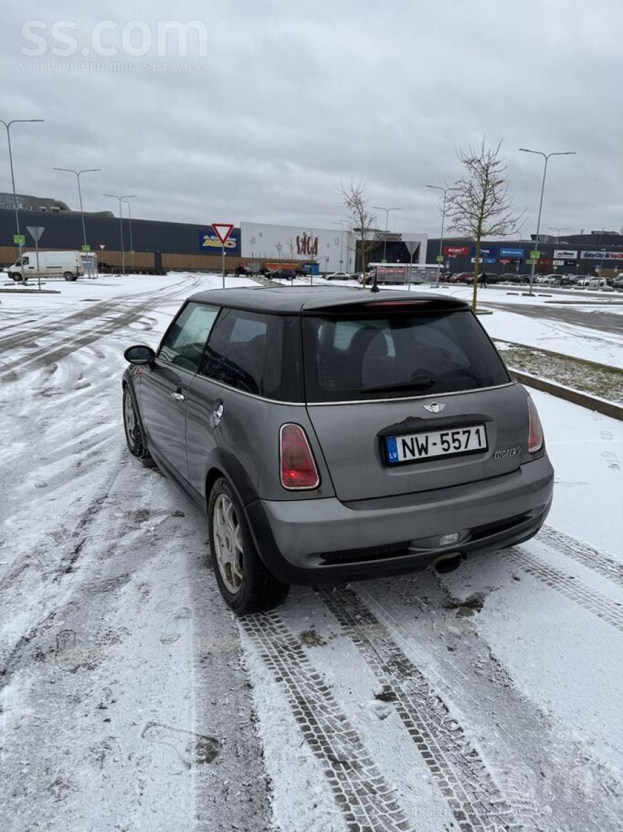 Grey MINI cooper-s 2003 in Riga, with an engine capacity of 1.60 L and mileage of 326 thousand km for 2490 €, photo 8 on AUTOMOTO.COM.LV