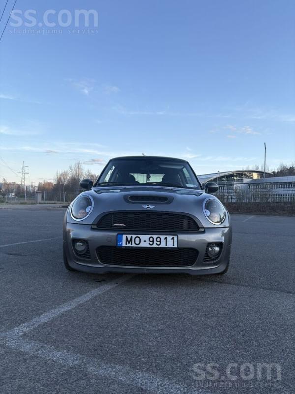Grey MINI cooper-s 2008 in Riga, with an engine capacity of 1.60 L and mileage of 168 thousand km for 4500 €, photo 1 on AUTOMOTO.COM.LV