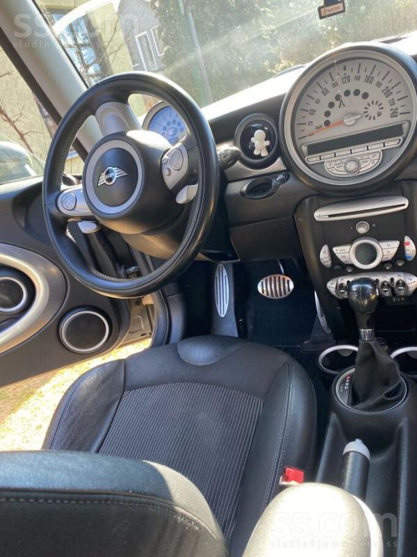Grey MINI cooper-s 2008 in Riga, with an engine capacity of 1.60 L and mileage of 168 thousand km for 4500 €, photo 9 on AUTOMOTO.COM.LV
