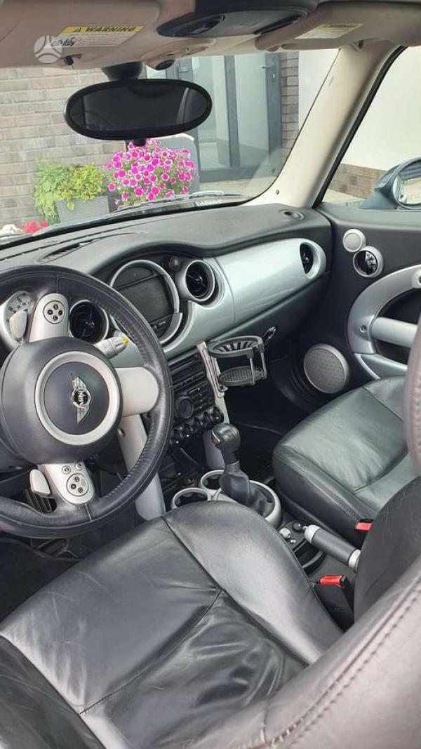 Grey MINI cooper-s 2008 in Klaipeda, with an engine capacity of 1.60 L and mileage of 261 thousand km for 2500 €, photo 4 on AUTOMOTO.COM.LV