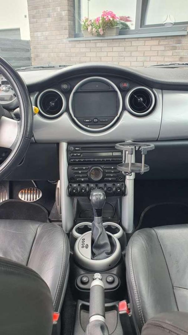 Grey MINI cooper-s 2008 in Klaipeda, with an engine capacity of 1.60 L and mileage of 261 thousand km for 2500 €, photo 6 on AUTOMOTO.COM.LV